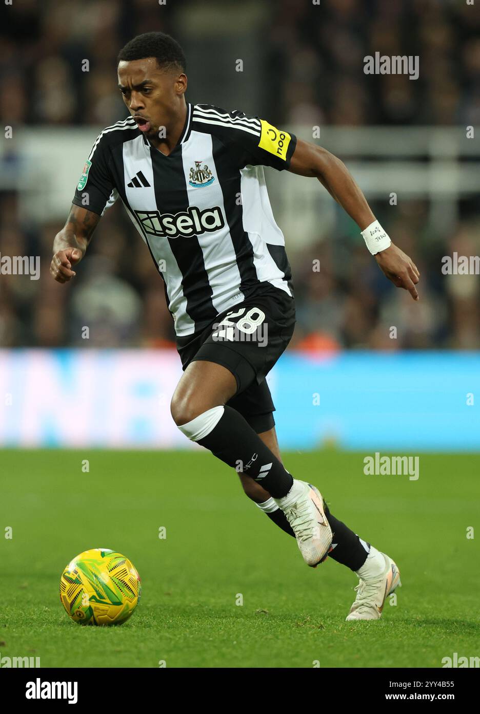 Newcastle Upon Tyne, UK. 18th Dec, 2024. Joe Willock of Newcastle ...