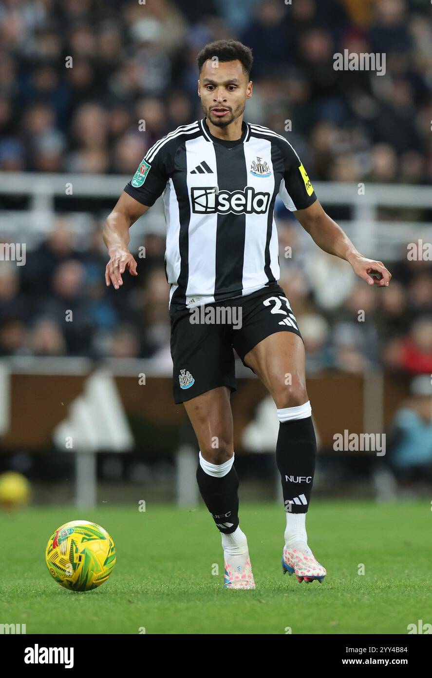 Newcastle Upon Tyne, UK. 18th Dec, 2024. Jacob Murphy of Newcastle ...