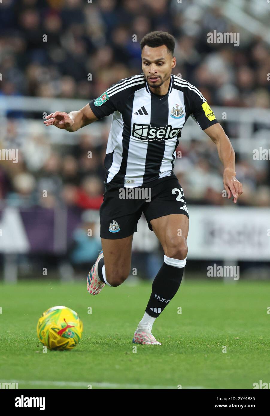 Newcastle Upon Tyne, UK. 18th Dec, 2024. Jacob Murphy of Newcastle ...