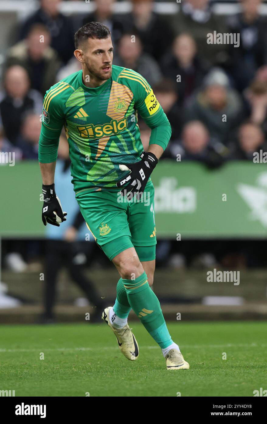 Newcastle Upon Tyne, UK. 18th Dec, 2024. Martin Dubravka of Newcastle ...