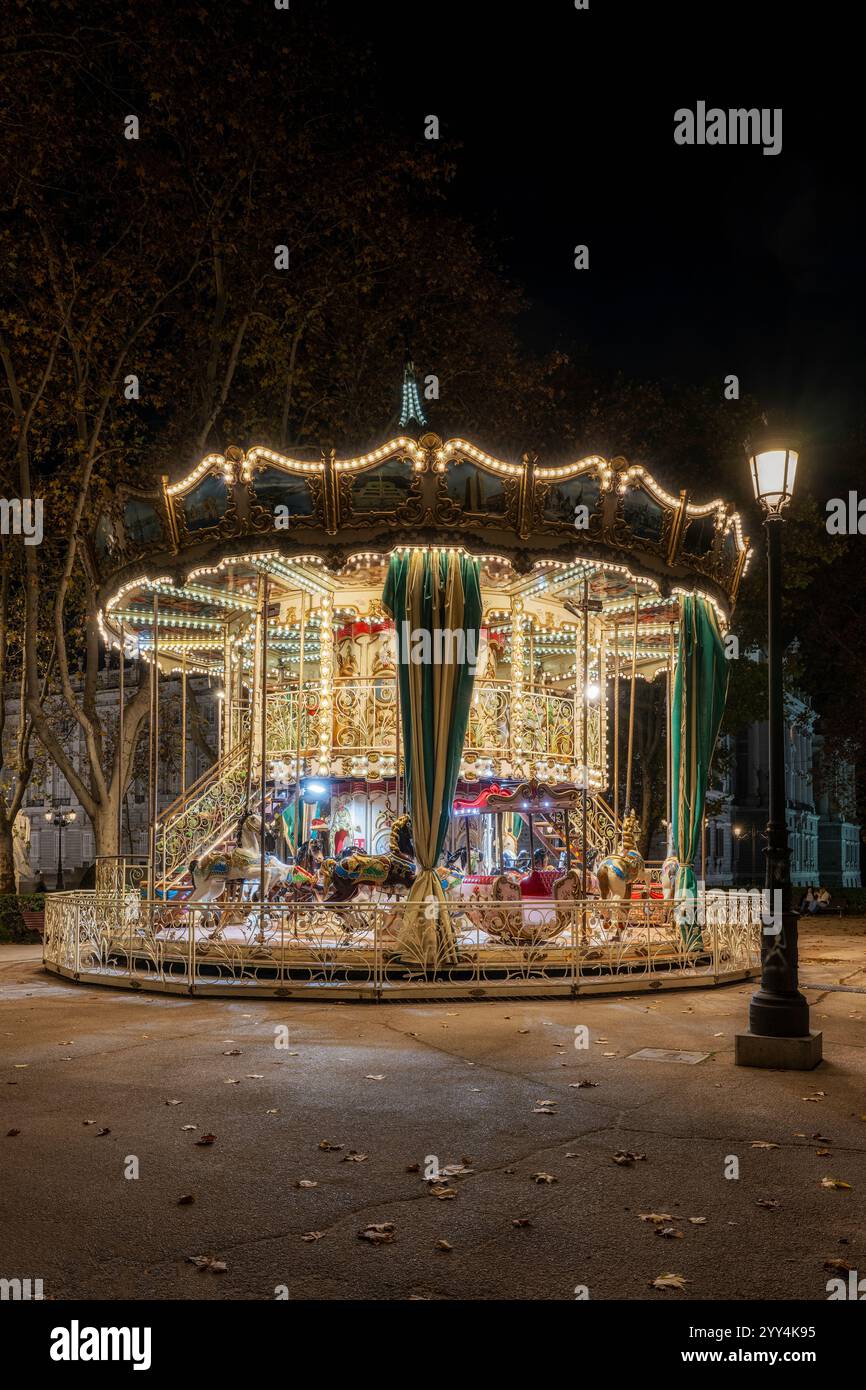 Old fashioned amusement ride hi-res stock photography and images - Alamy