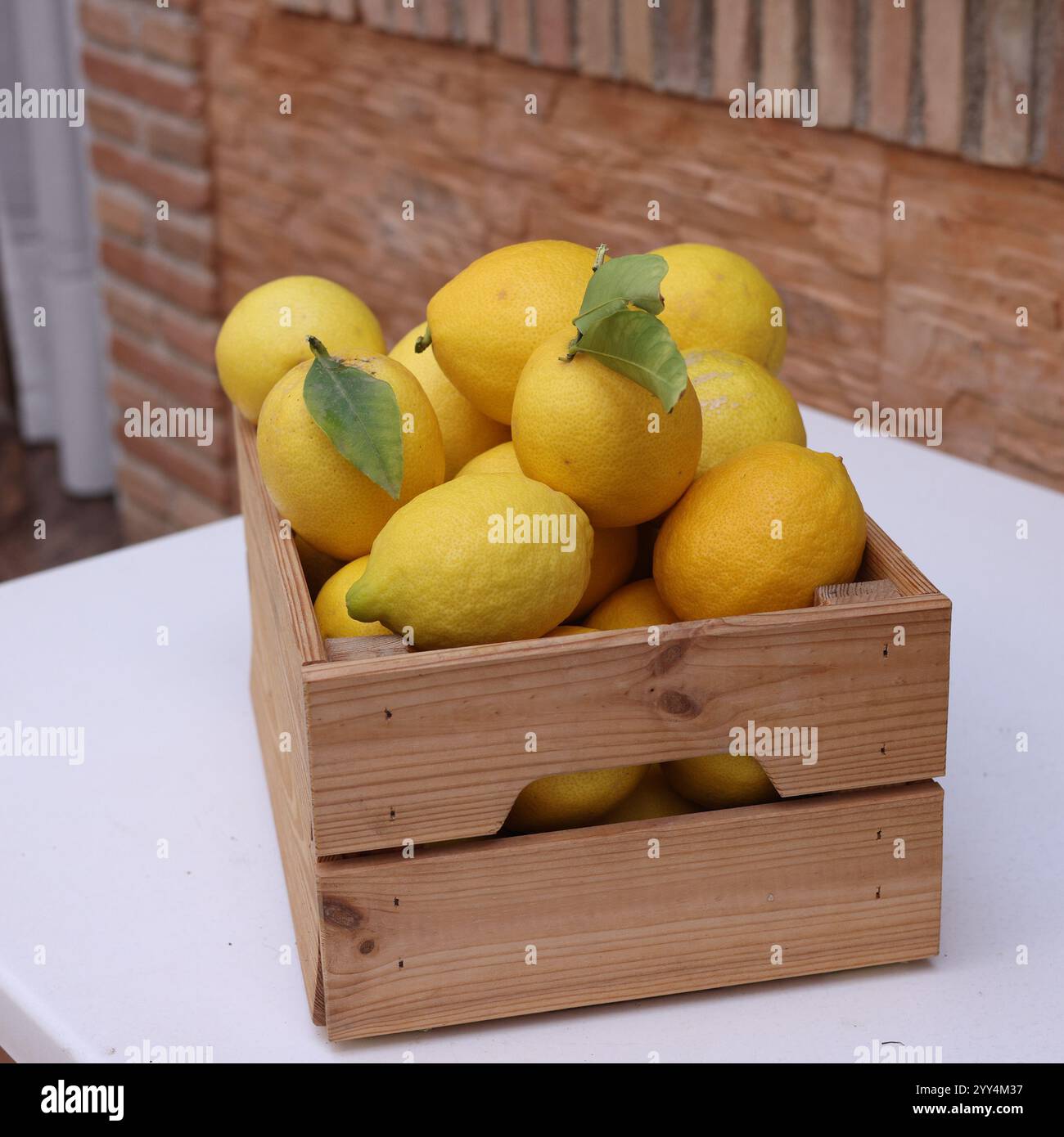 Wooden box full of lemons Stock Photo - Alamy
