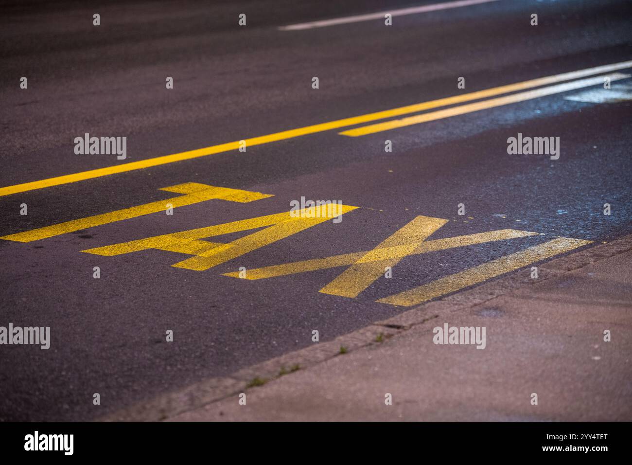 Taxis road marking hi-res stock photography and images - Alamy