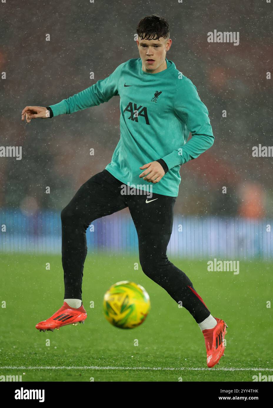 Southampton, UK. 18th Dec, 2024. James McConnell of Liverpool warms up ...