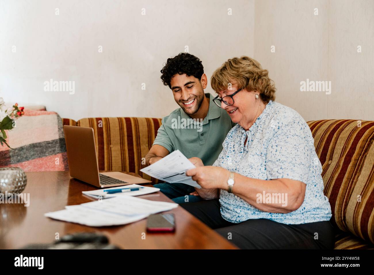 Communicate good nurse patient hi-res stock photography and images - Alamy