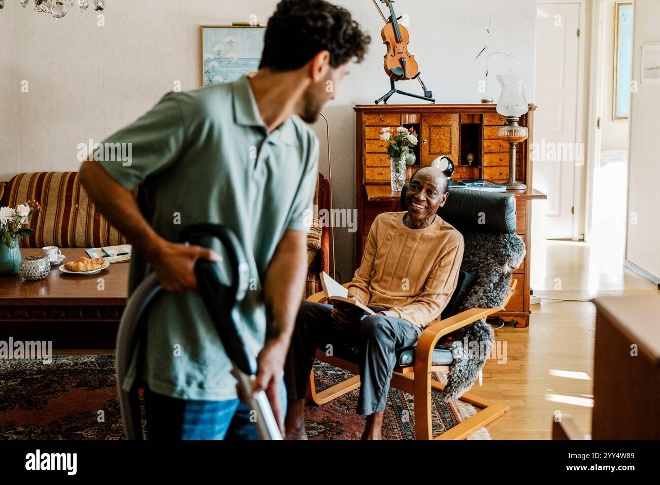 Male cleaners cleaning vacuum hi-res stock photography and images - Alamy