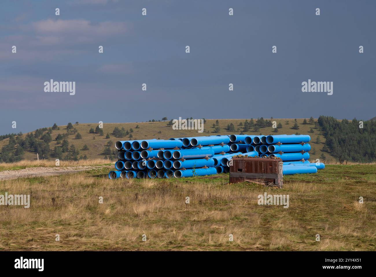 Blue water split line hi-res stock photography and images - Alamy