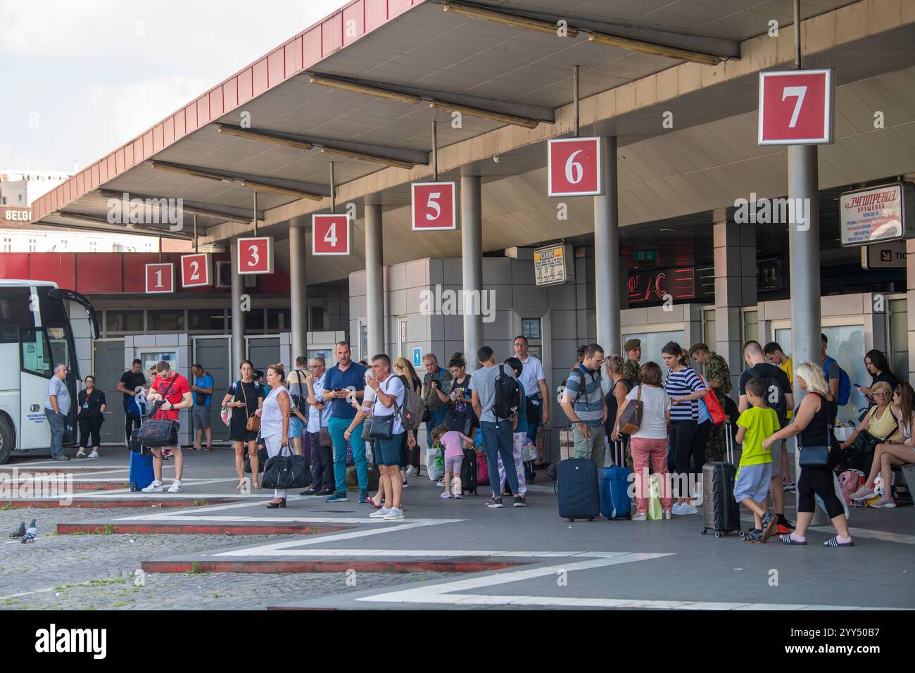 Crowd people waiting bus stop hi-res stock photography and images - Alamy