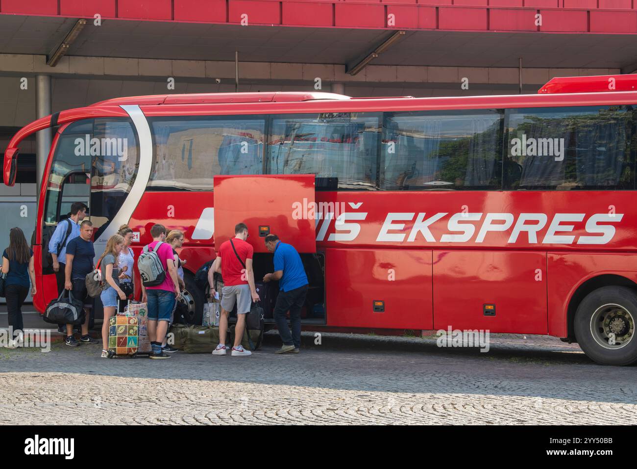 Bus passengers peak hour rush hi-res stock photography and images - Alamy