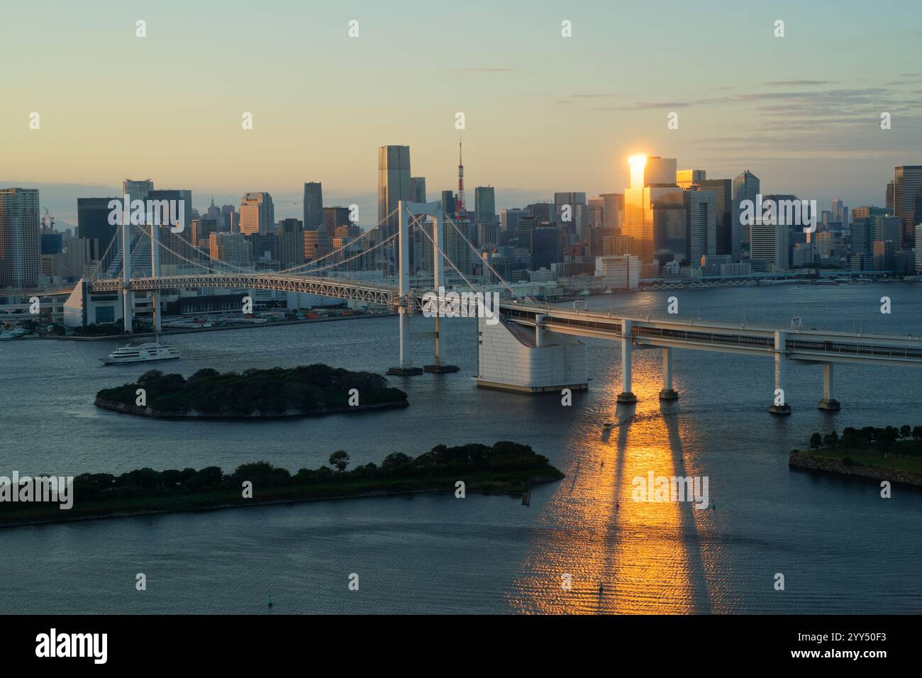 Tokio bridge hi-res stock photography and images - Alamy