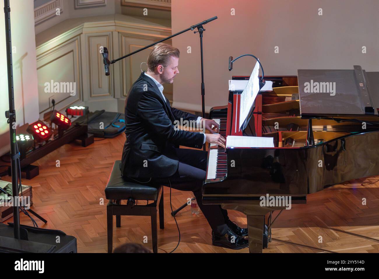 Pianist Peter Forster bei der Christmas Love Songs Tournee von Björn ...