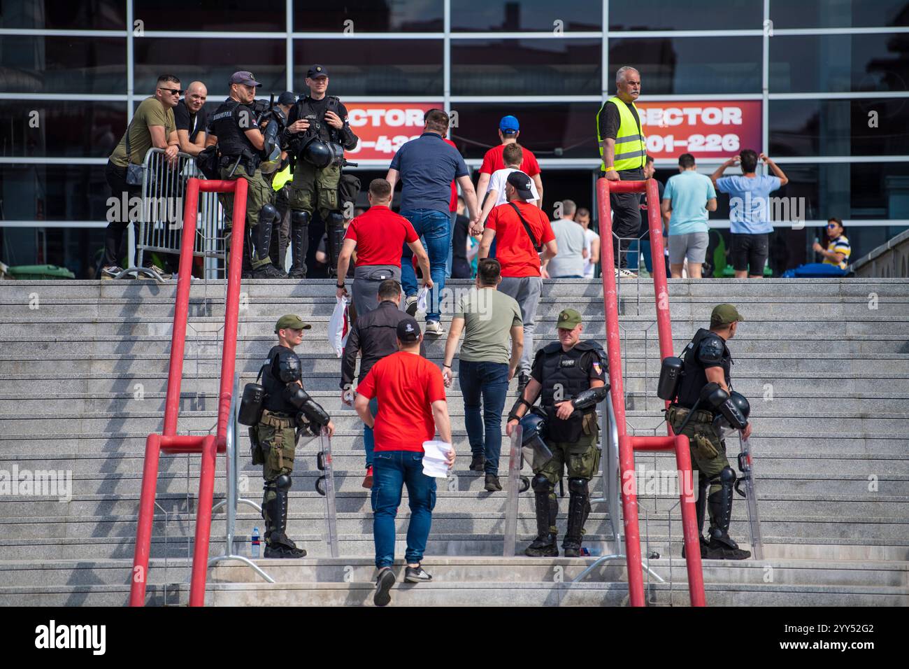 Crowd fence police hooligans hi-res stock photography and images - Alamy