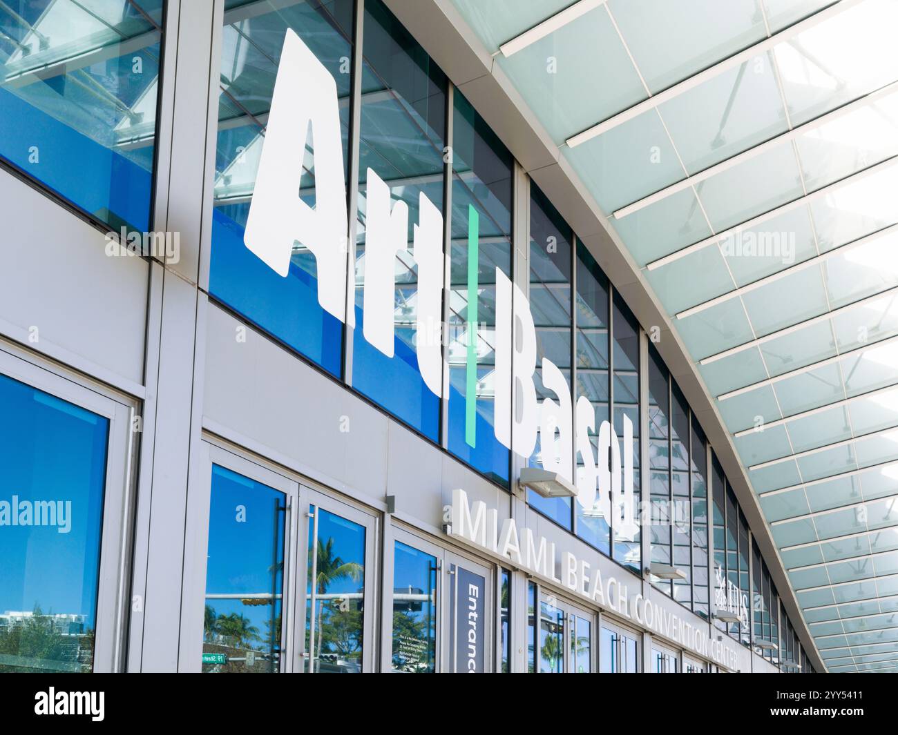 Global luxury hub hi-res stock photography and images - Alamy