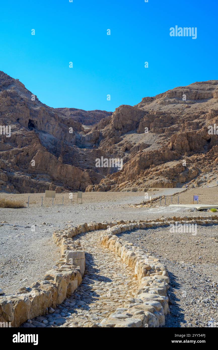 Aqueduct the led flood water into water cisterns and reservoirs at ...