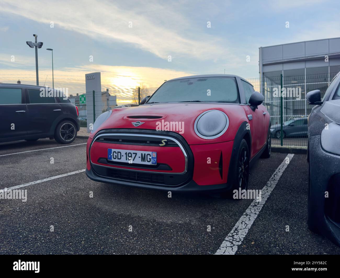 Mini cooper details hi-res stock photography and images - Alamy