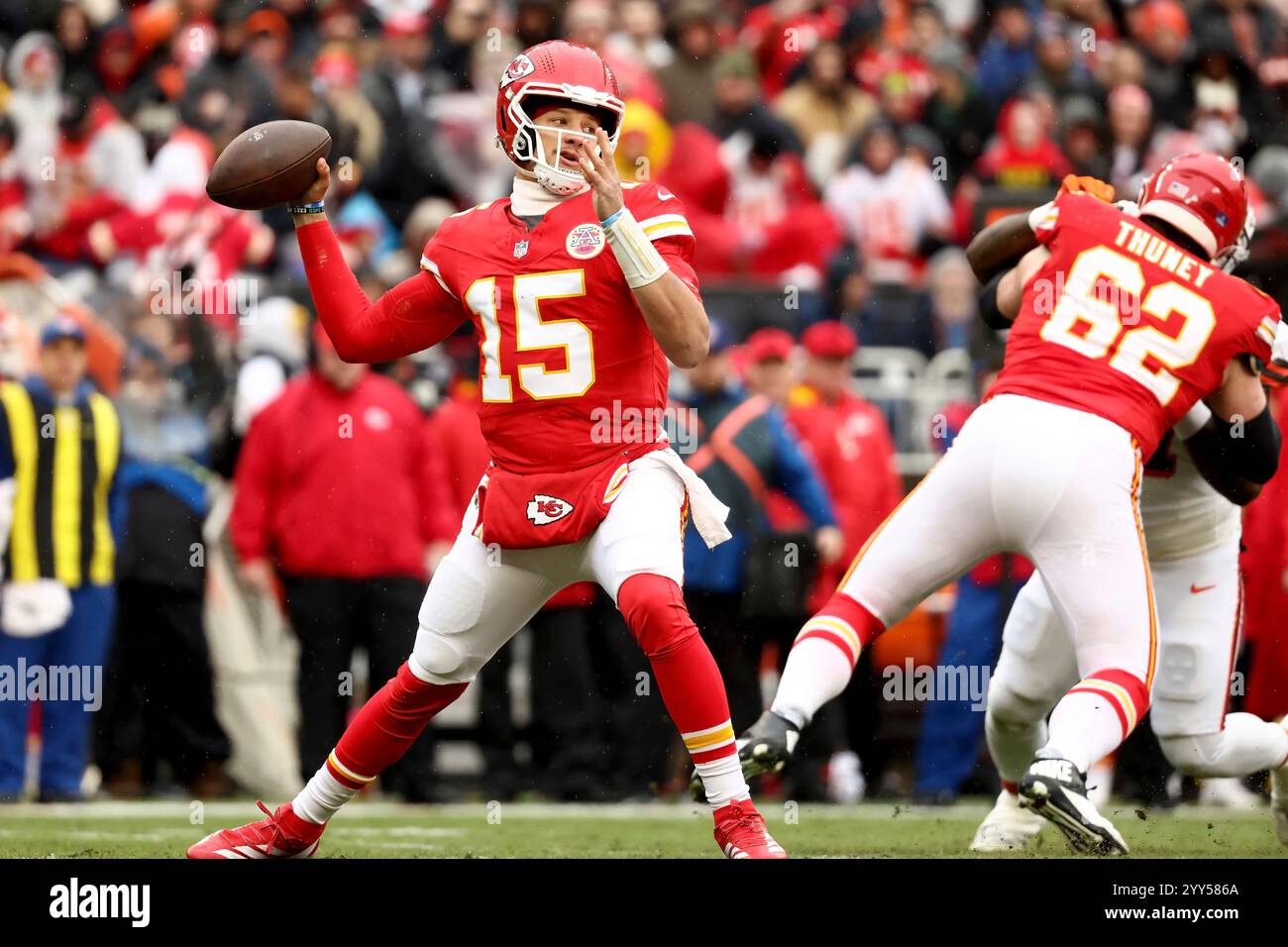 Kansas City Chiefs quarterback Patrick Mahomes (15) throws the ball ...
