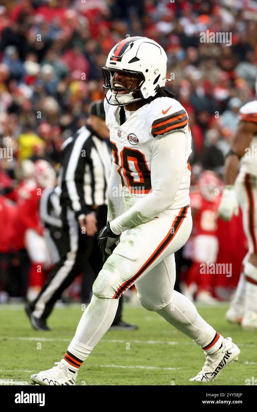 Cleveland Browns linebacker Devin Bush (30) reacts after making a ...