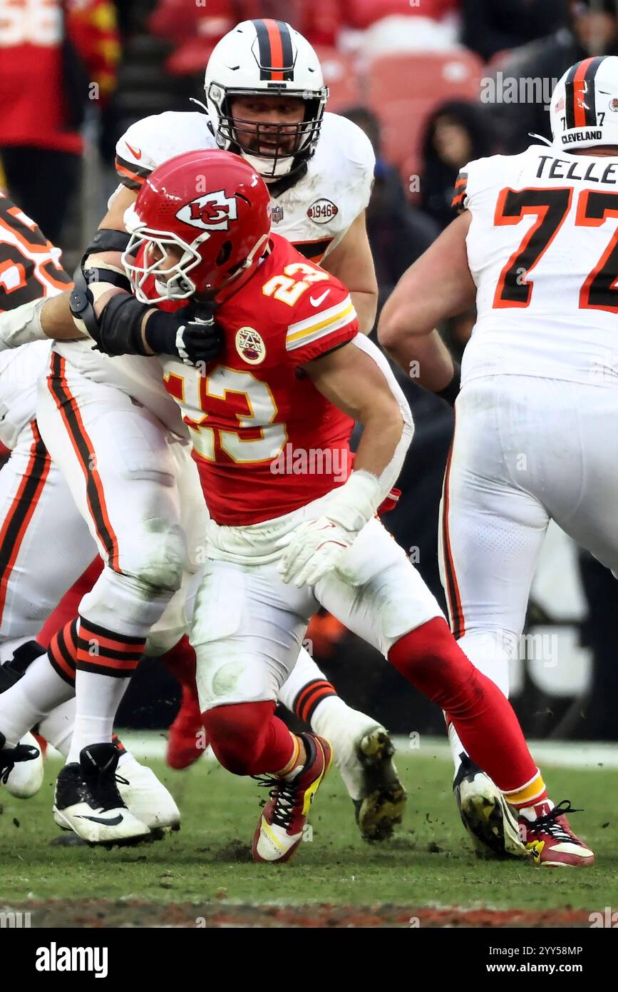 Cleveland Browns guard Joel Bitonio (75) blocks Kansas City Chiefs ...