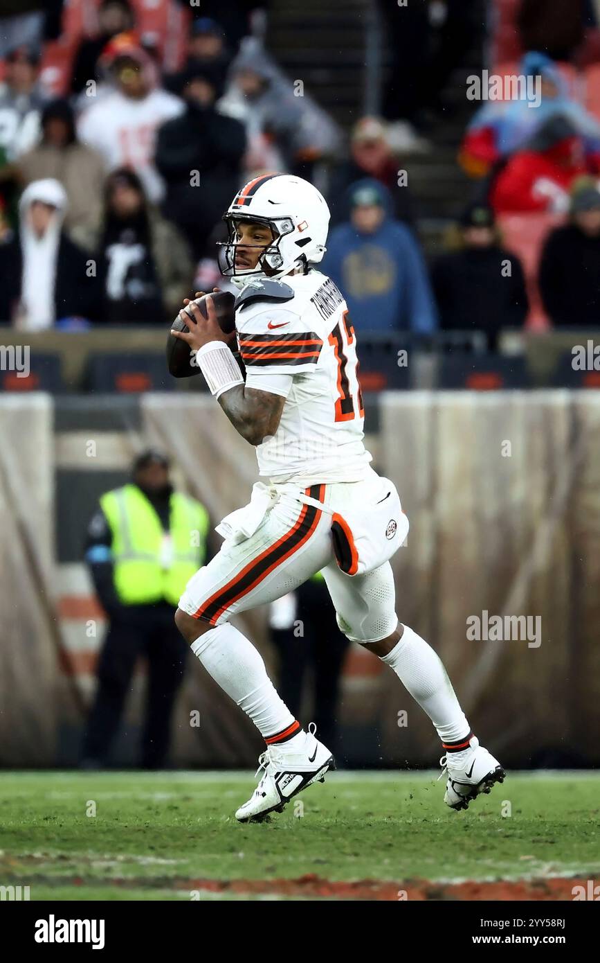 Cleveland Browns quarterback Dorian Thompson-Robinson (17) throws the ...