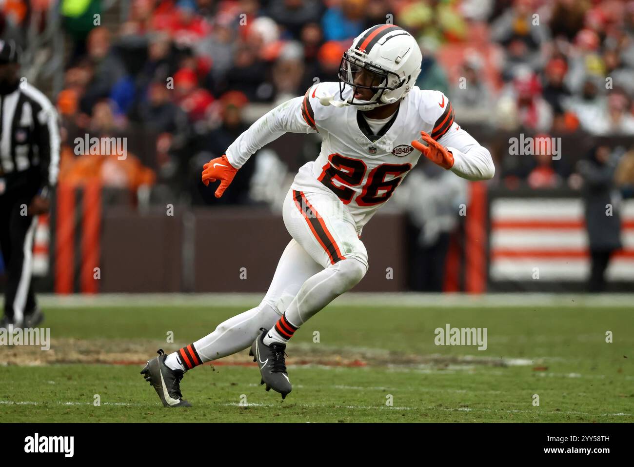 Cleveland Browns cornerback Myles Harden (26) drops back on defense ...