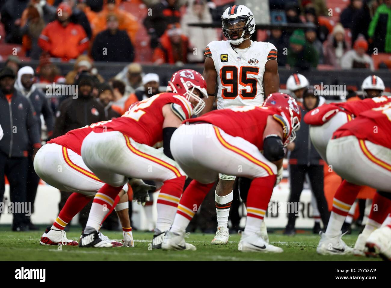 Cleveland Browns defensive end Myles Garrett (95) lines up for a play ...