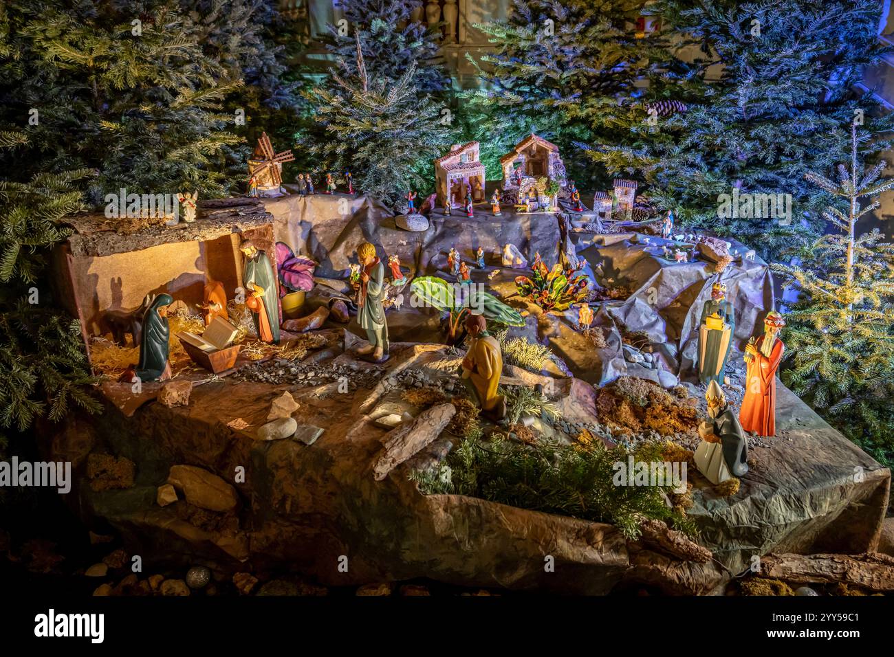 Nativity scene children france hi-res stock photography and images - Alamy