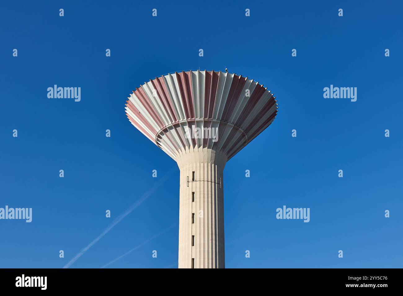 Tall concrete water tower Stock Photo - Alamy