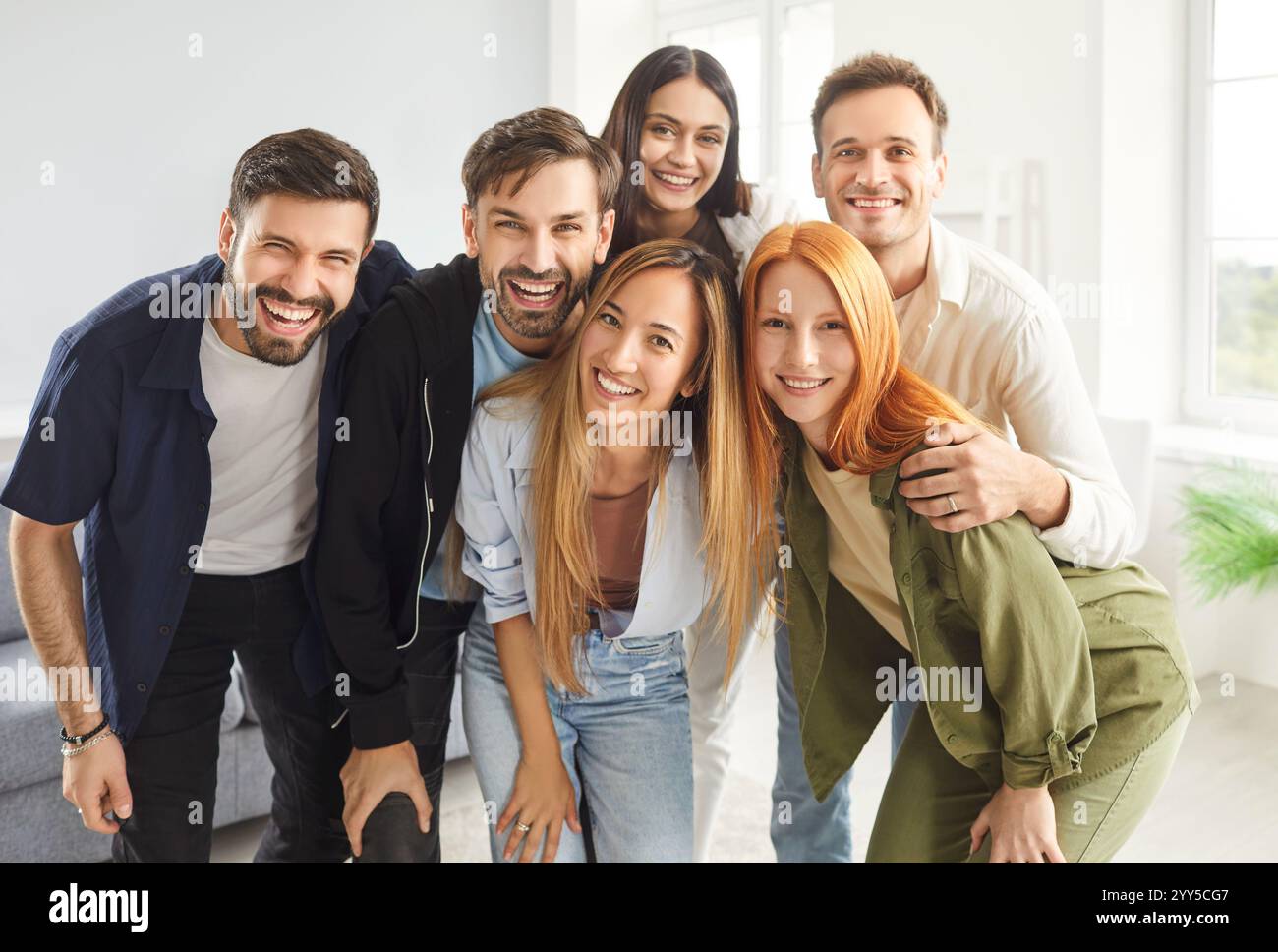 Six friends posing hi-res stock photography and images - Alamy