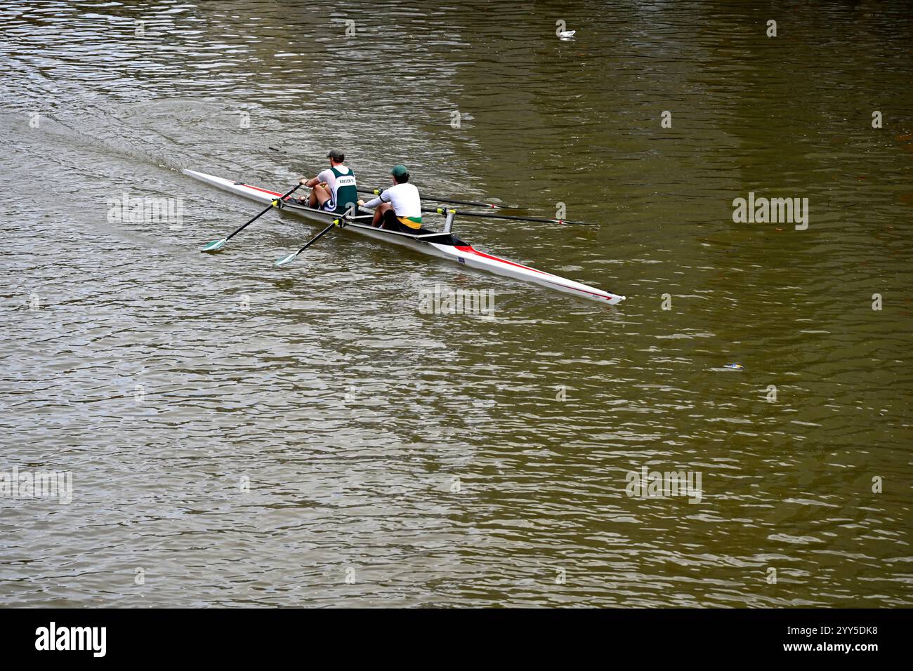 Two men rowing scull in Bristol floating harbour Stock Photo - Alamy