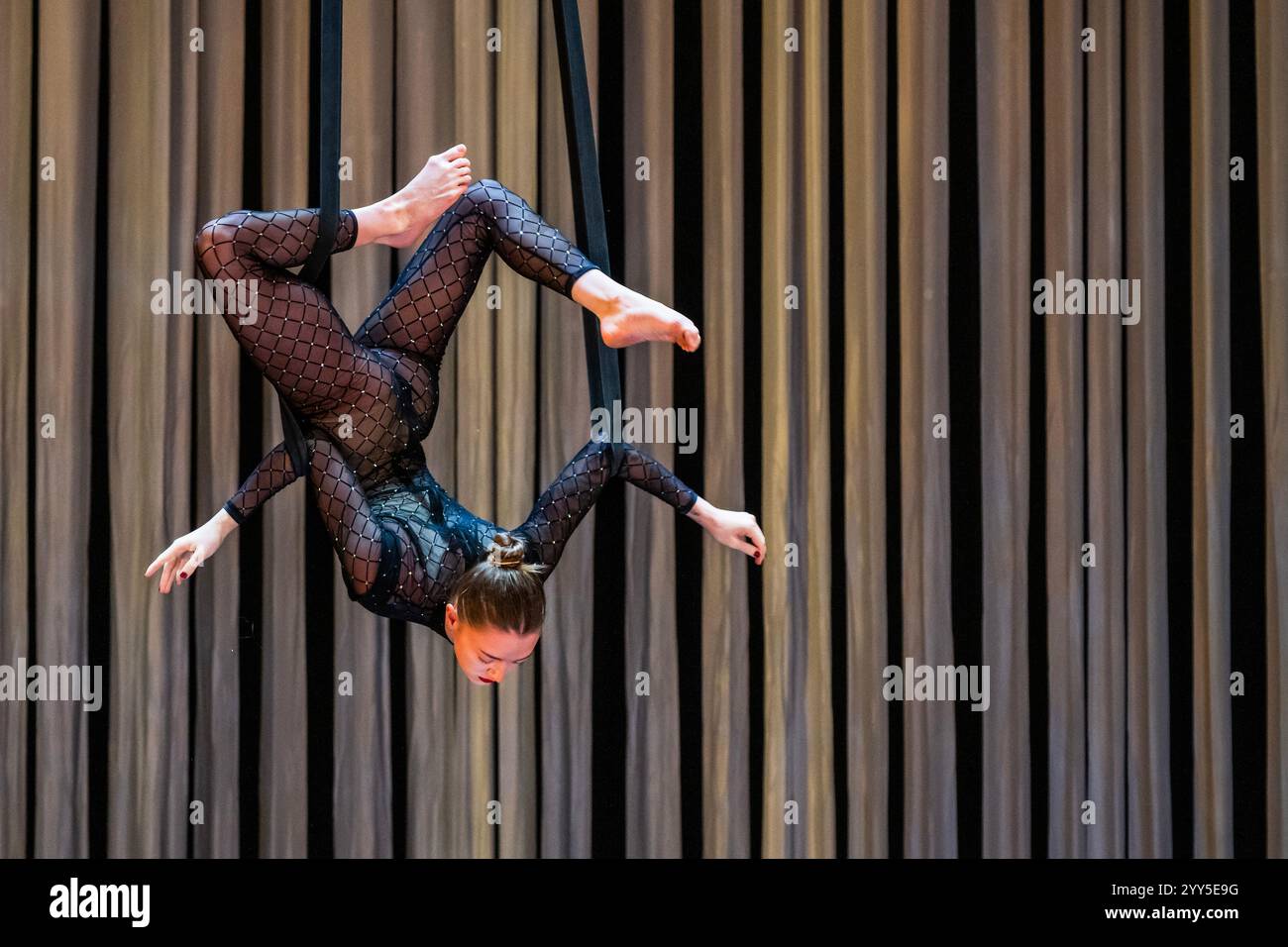 London, UK. 19th Dec, 2024. Performers from Australian Circus troupe ...