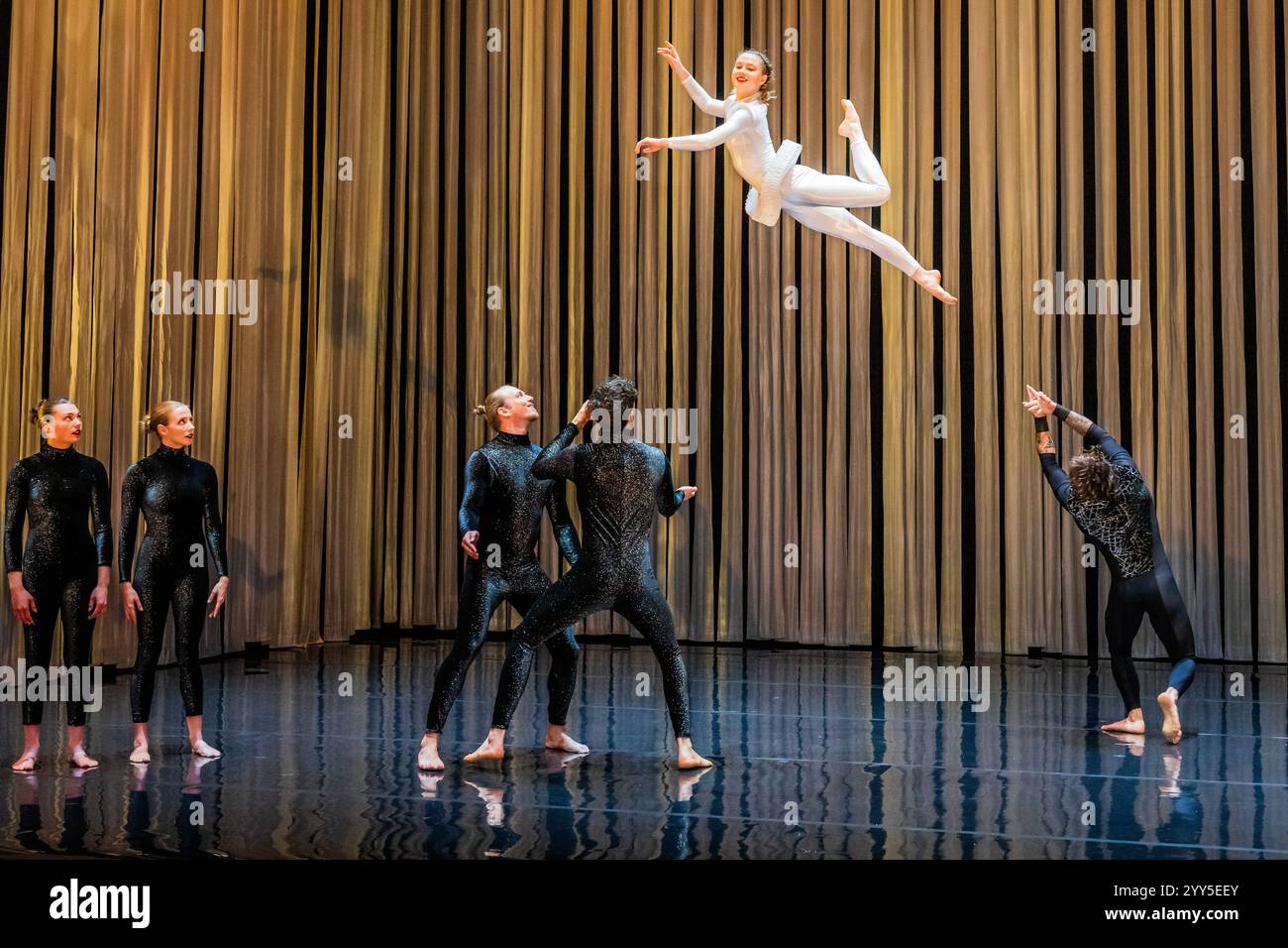 London, UK. 19th Dec, 2024. Performers from Australian Circus troupe ...