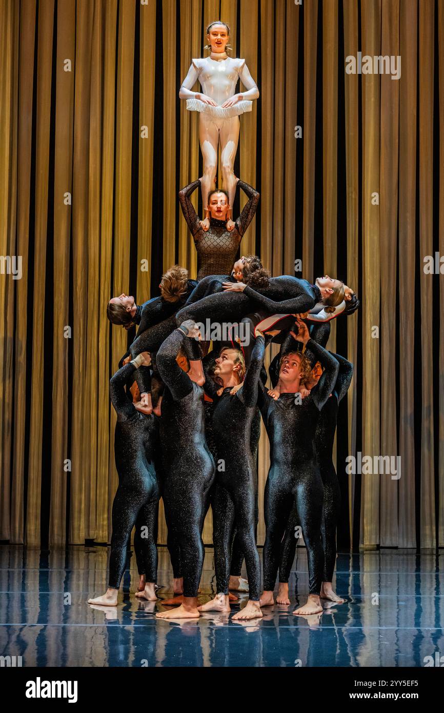 London, UK. 19th Dec, 2024. Performers from Australian Circus troupe ...