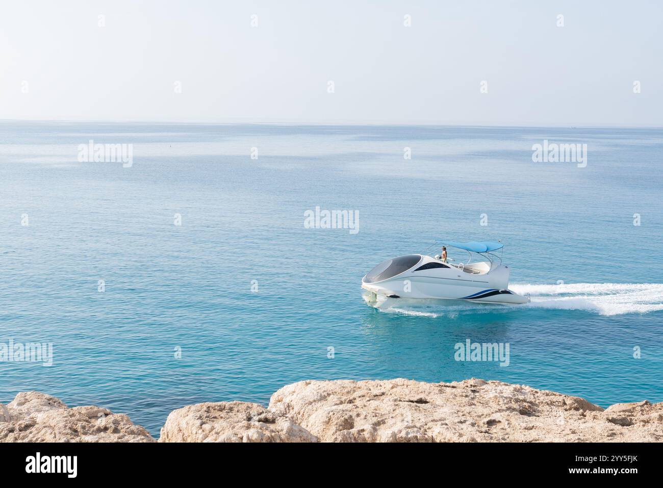 Wave power boat motor hi-res stock photography and images - Alamy