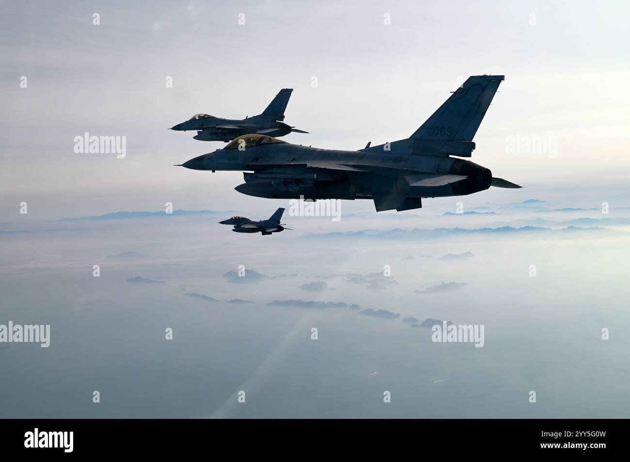 Kf 16 aircraft hi-res stock photography and images - Alamy