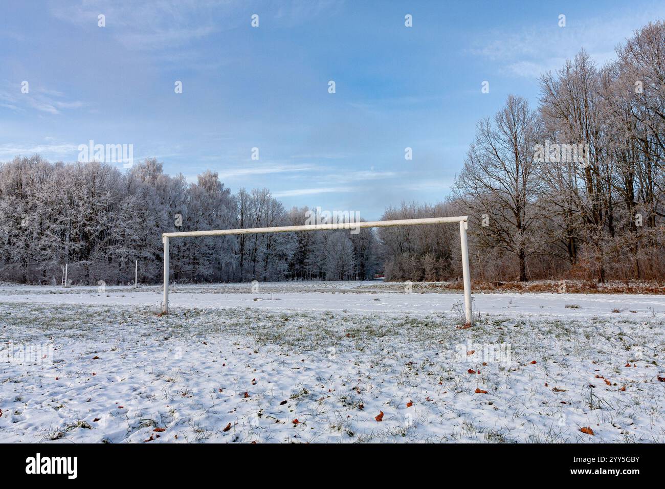 Football goal frost in snow hi-res stock photography and images - Alamy