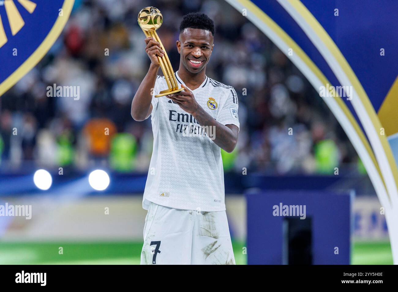 Vinicius jr real madrid trophy hi-res stock photography and images - Alamy