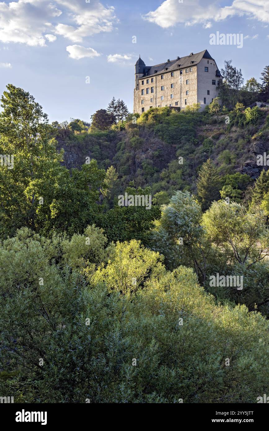 Schadeck Castle, hilltop castle, fortress from the Middle Ages, warm ...
