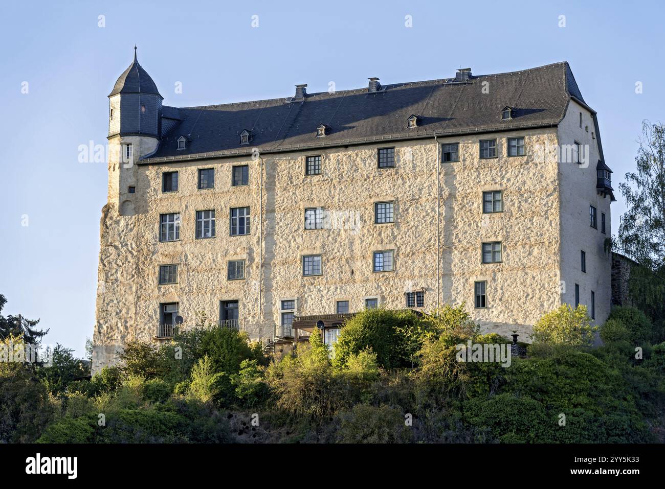 Schadeck Castle, hilltop castle, fortress from the Middle Ages, warm ...