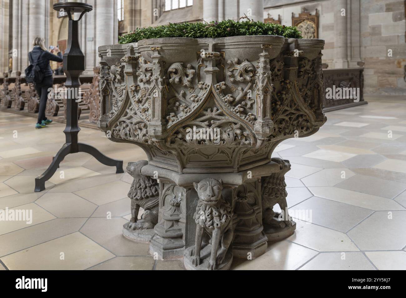 Roman font hi-res stock photography and images - Alamy