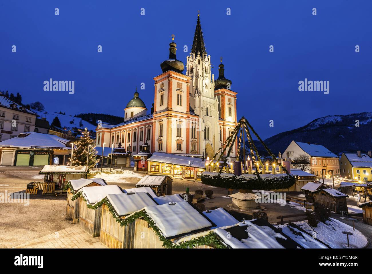 Advent atmosphere, world's largest hanging Advent wreath at the ...