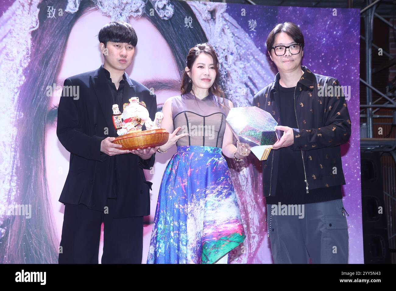 Taipei. 19th Dec, 2024. Taiwanese female singer Yuki Hsu attends a ...