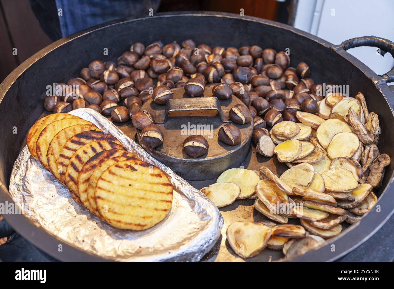 Altwiener christmas market vienna hi-res stock photography and images ...