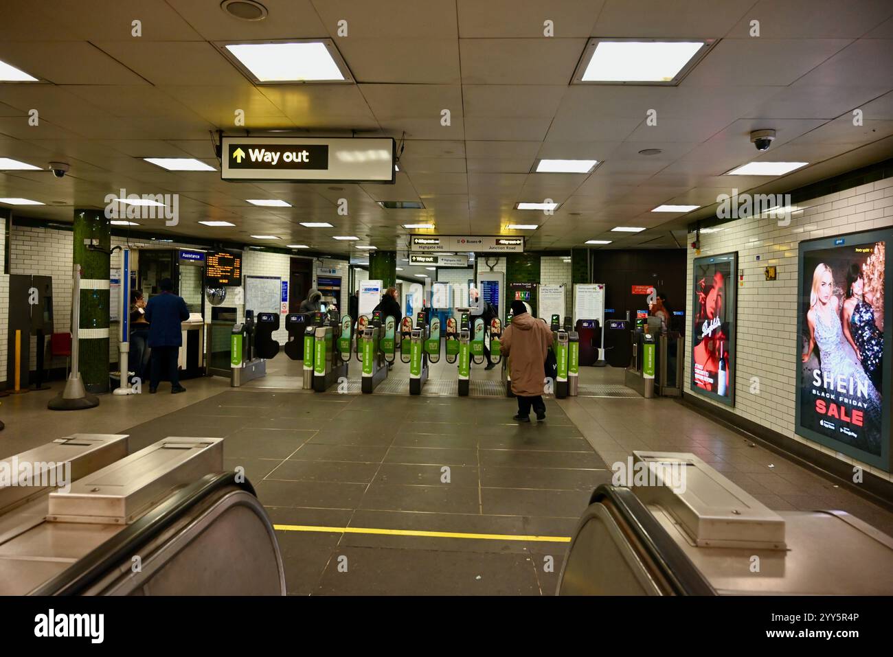 North entrance reading rail station hi-res stock photography and images ...