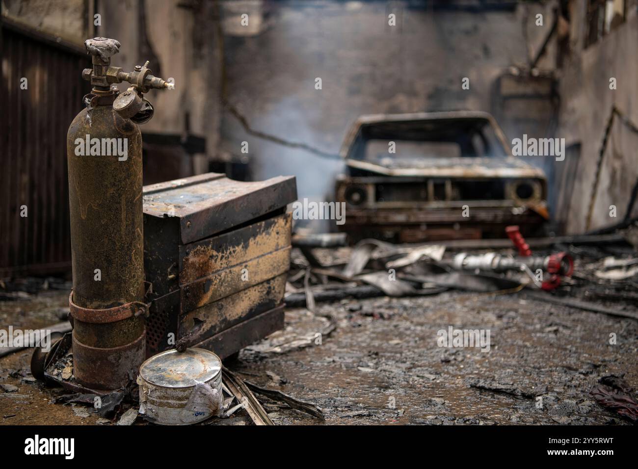 Abandoned garage workshop in hi-res stock photography and images - Alamy
