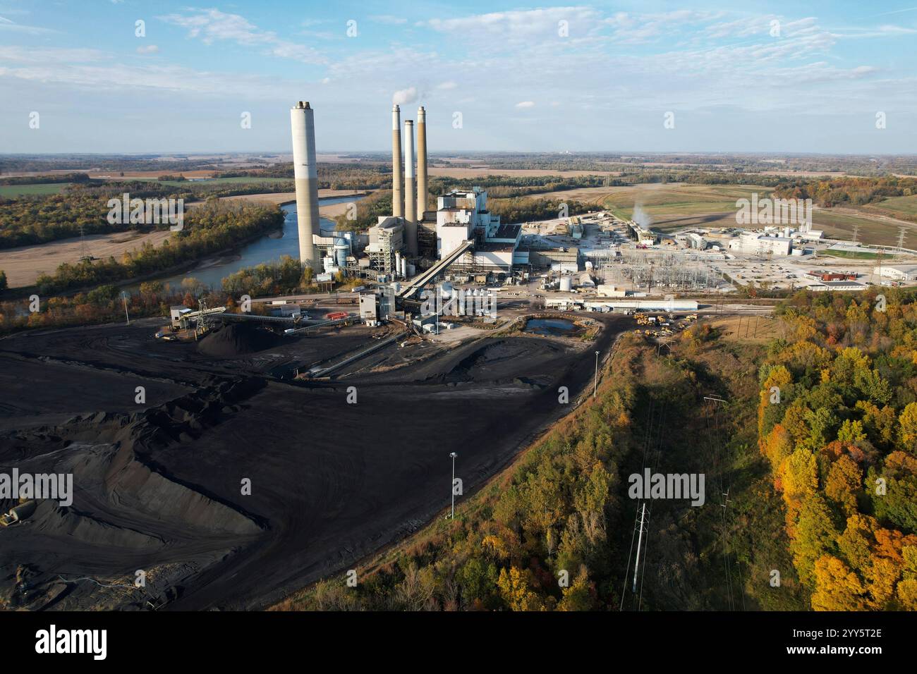 AES Indiana Petersburg Generating Station, a coal-fired power plant ...