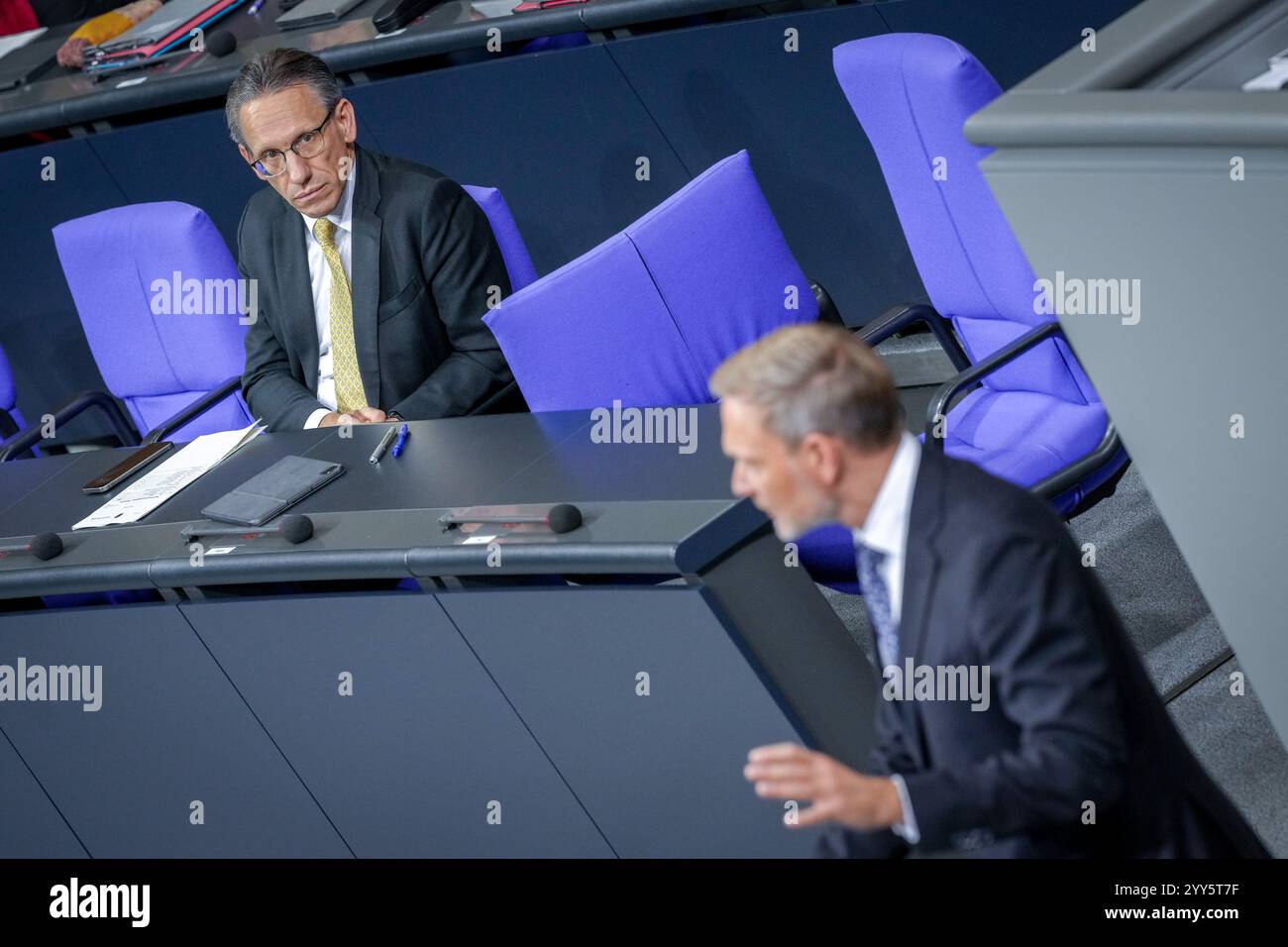 Berlin, Germany. 19th Dec, 2024. Christian Lindner (r), party leader of ...