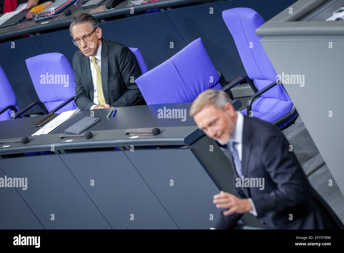 Berlin, Germany. 19th Dec, 2024. Christian Lindner (r), party leader of ...