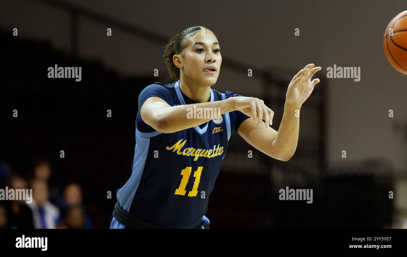 Marquette forward Skylar Forbes (11) passes against the Bowling Green ...