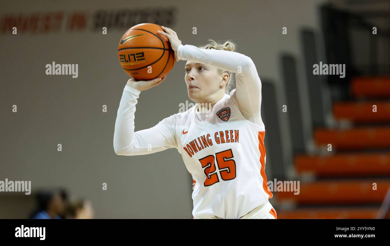 Bowling Green guard Lexi Fleming (25) shoots against the Marquette ...