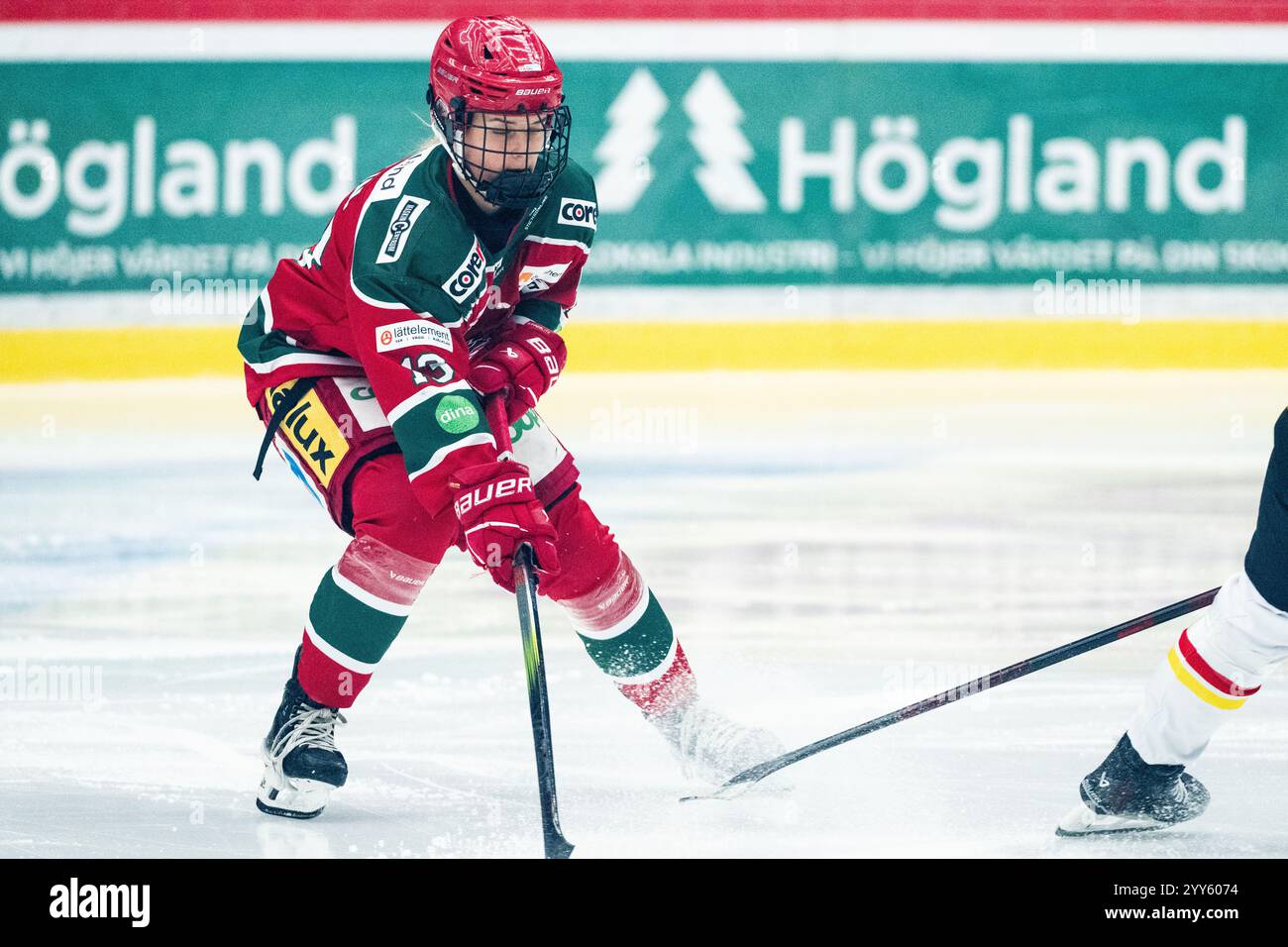 241219 Modos Mira Hallin under ishockeymatchen i SDHL mellan Modo och Brynäs den 19 december ...
